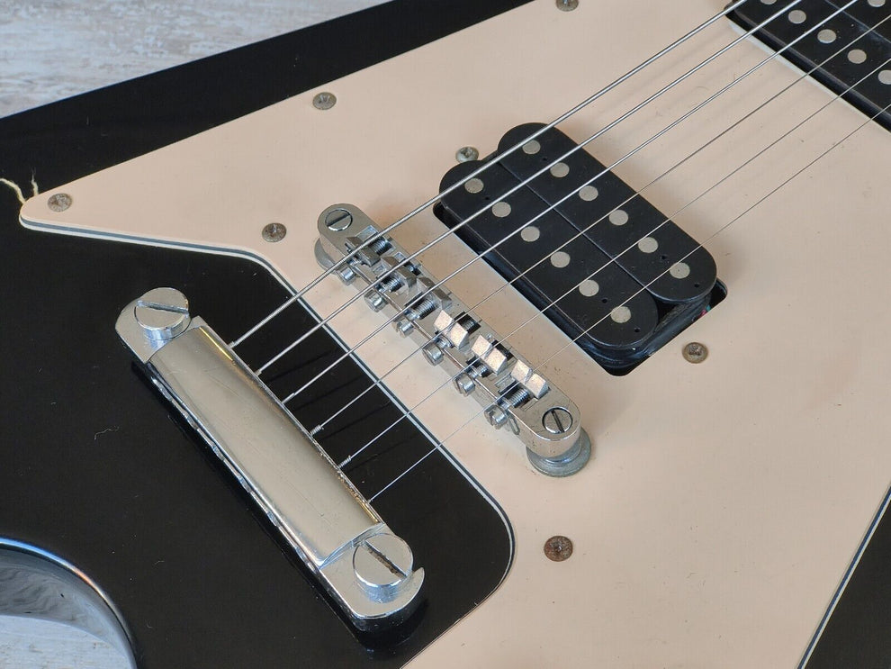 Flavor (by Aria) Flying V (Black) – Cool Old Guitars