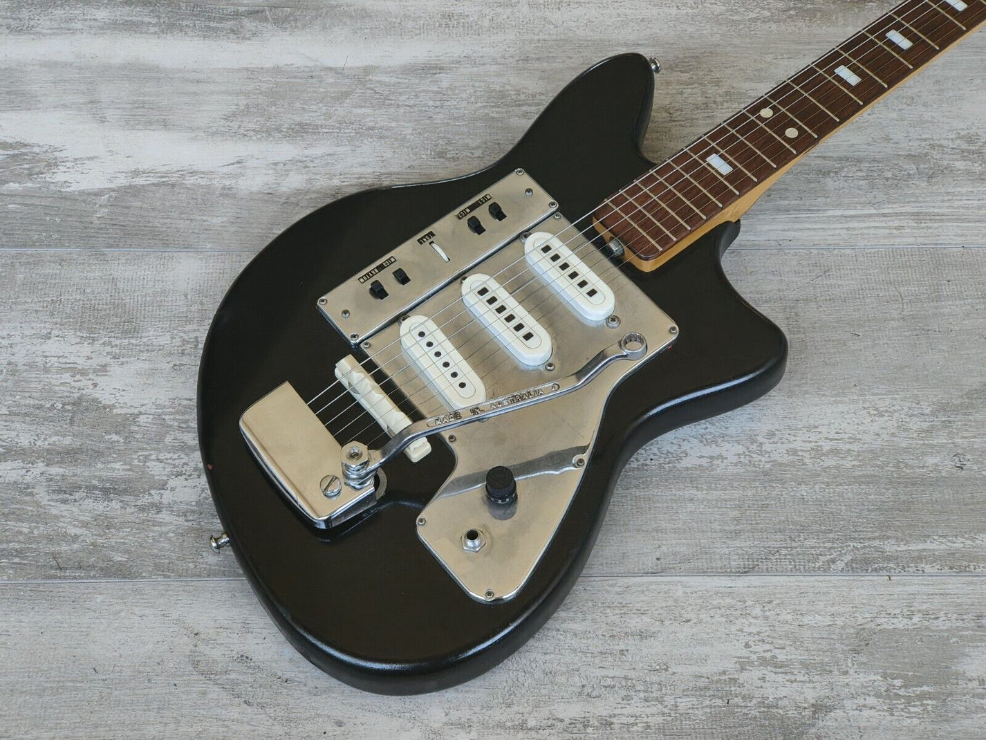 1964 Guyatone Japan LG-130T Vintage Guitar (Refinished Black) – Cool ...
